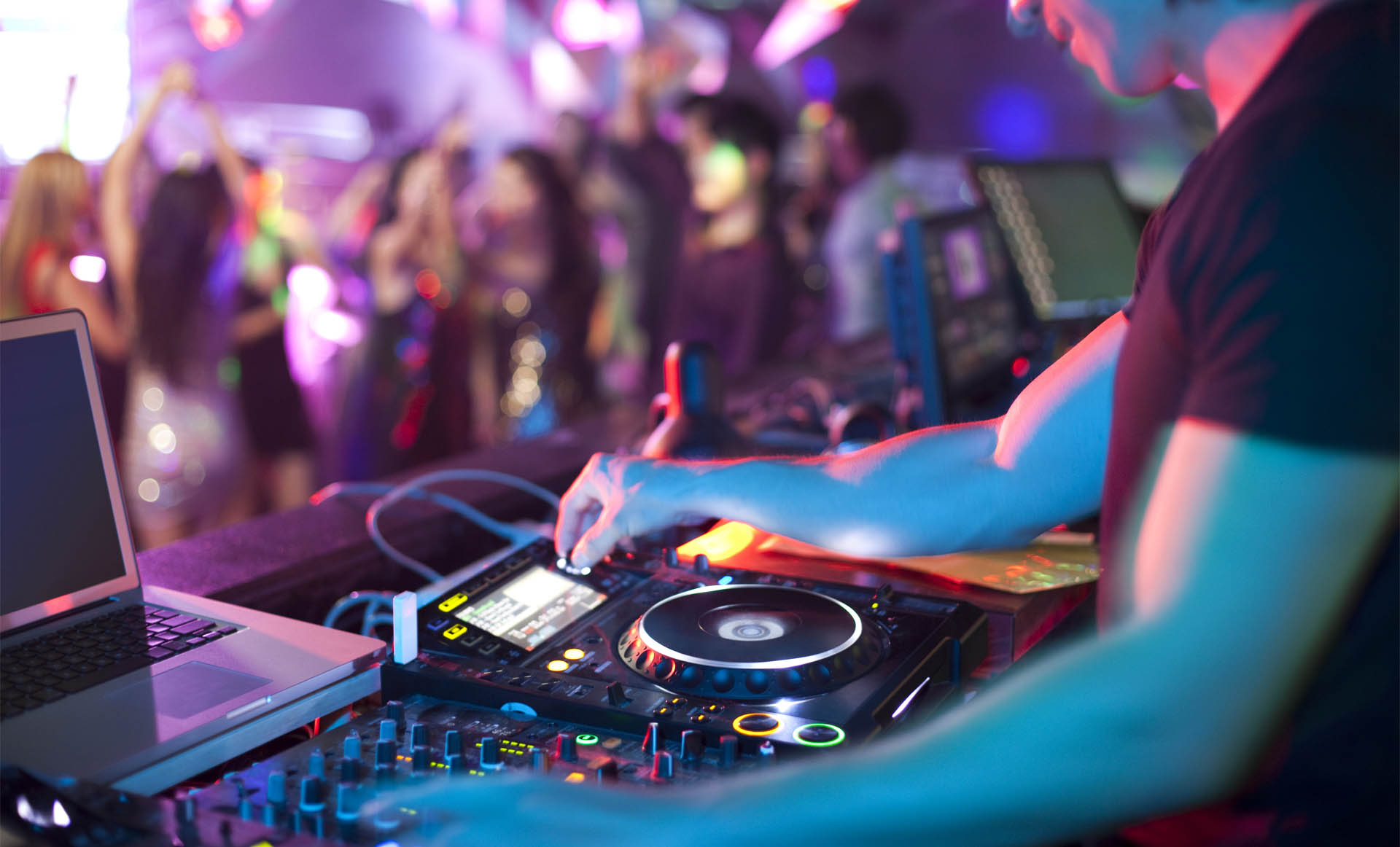 Professional DJ Services For Private Events - Bayside Entertainment LLC